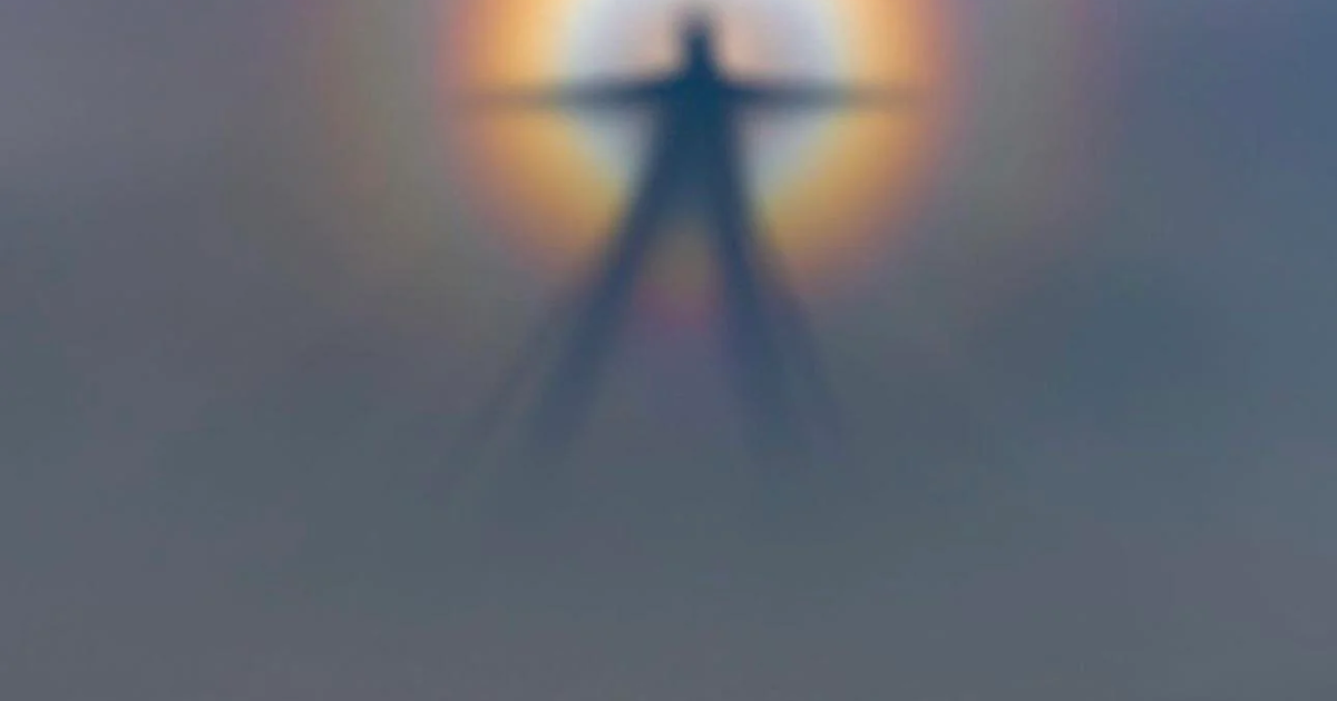 Le Spectre de Brocken, ce mystérieux phénomène optique visible en haute ...